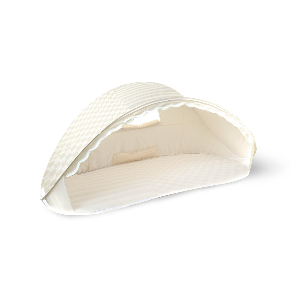 MINNIDIP is the original modern inflatable pool created by Emily Vaca